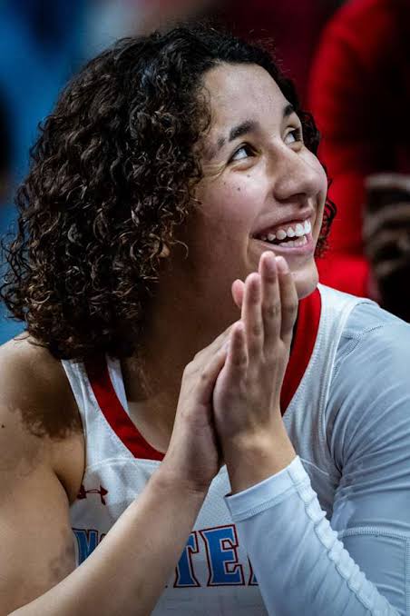 THE HOMETOWN REVOLUTION: Nation’s No. 1 Player Aaliyah Chavez STUNS ...